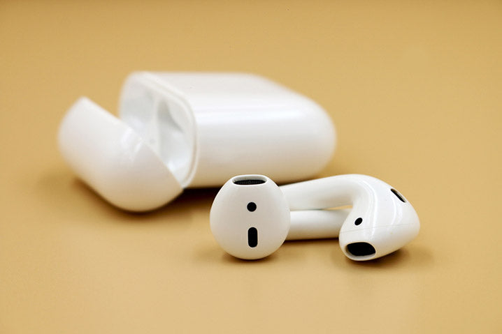 How to Clean Your AirPods Case, Inside and Out – Pela Case